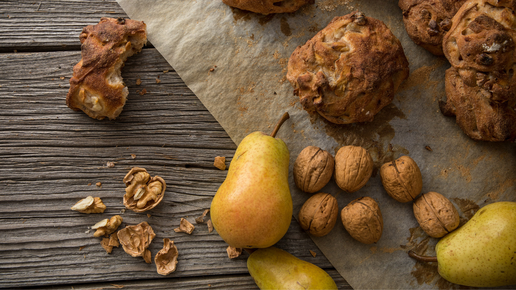 Petits pains à la poire et aux noix - Pain Suisse
